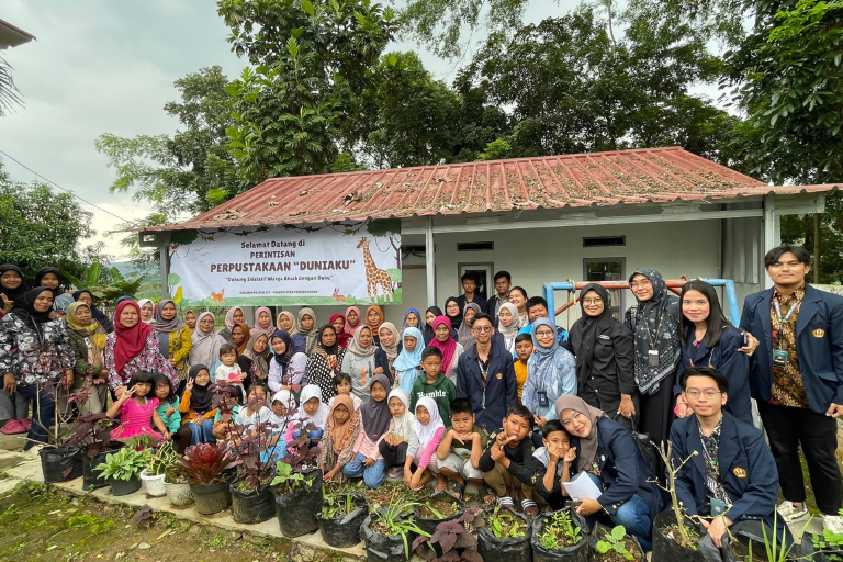 Mahasiswa KKN Unpad Rintis Perpustakaan Desa Jemah untuk Pelestarian ...